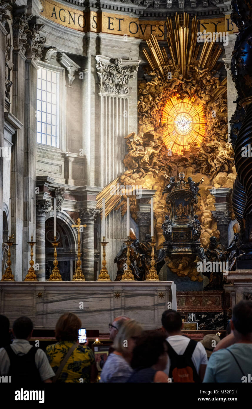 VATICAN CITY, VATICAN - MAY 17, 2017: Beautiful decoration in the altar ...