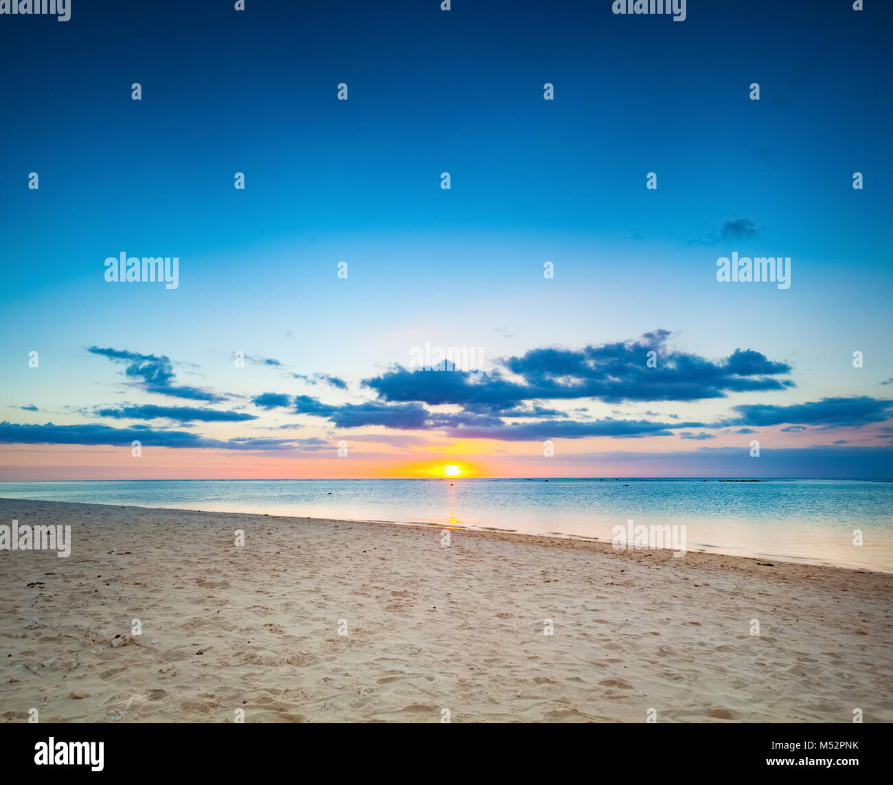 Beautiful sunset scene beach hi-res stock photography and images - Alamy