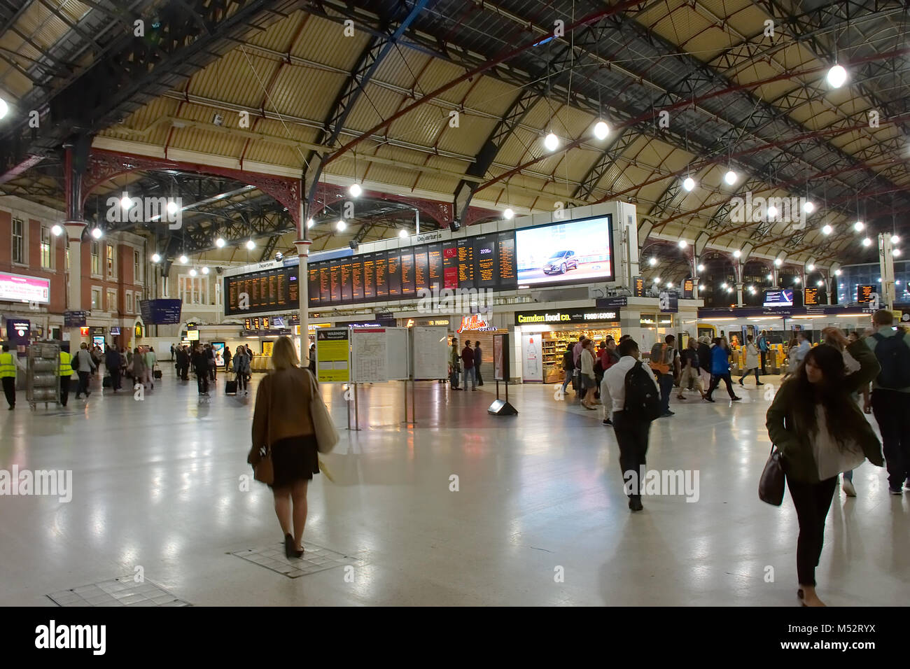 Train station uk hi-res stock photography and images - Alamy