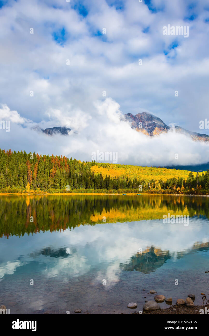 Autumn beauty rocky mountains hi-res stock photography and images - Alamy
