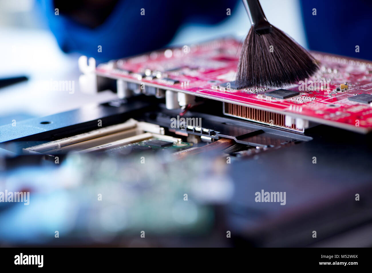 Repairman working in technical support fixing computer laptop tr Stock ...