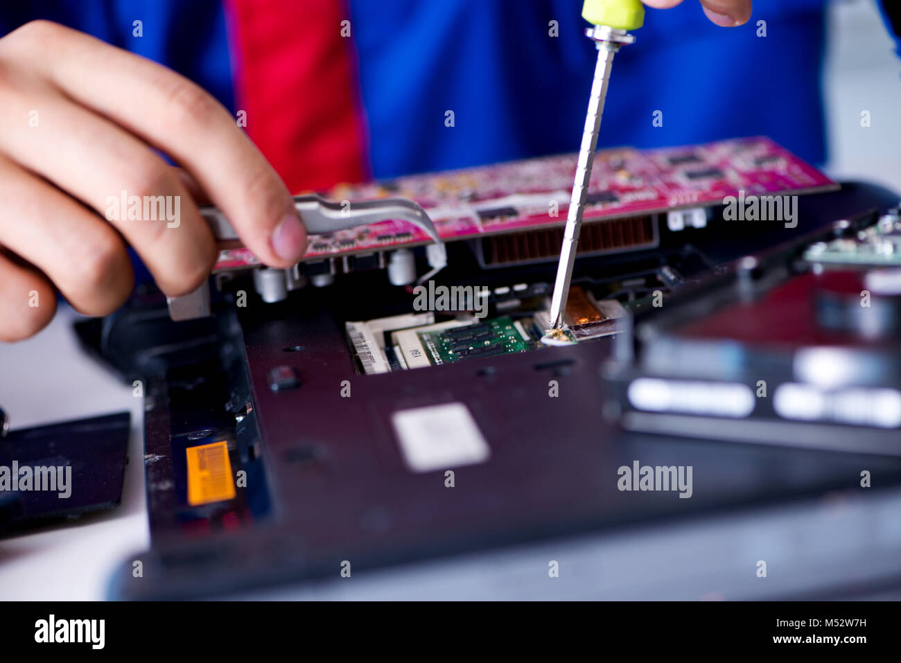 Repairman working in technical support fixing computer laptop tr Stock ...