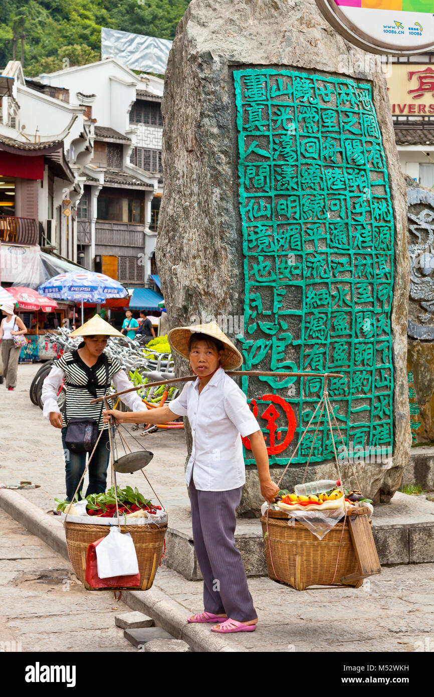Business chinese woman walking city hi-res stock photography and images ...