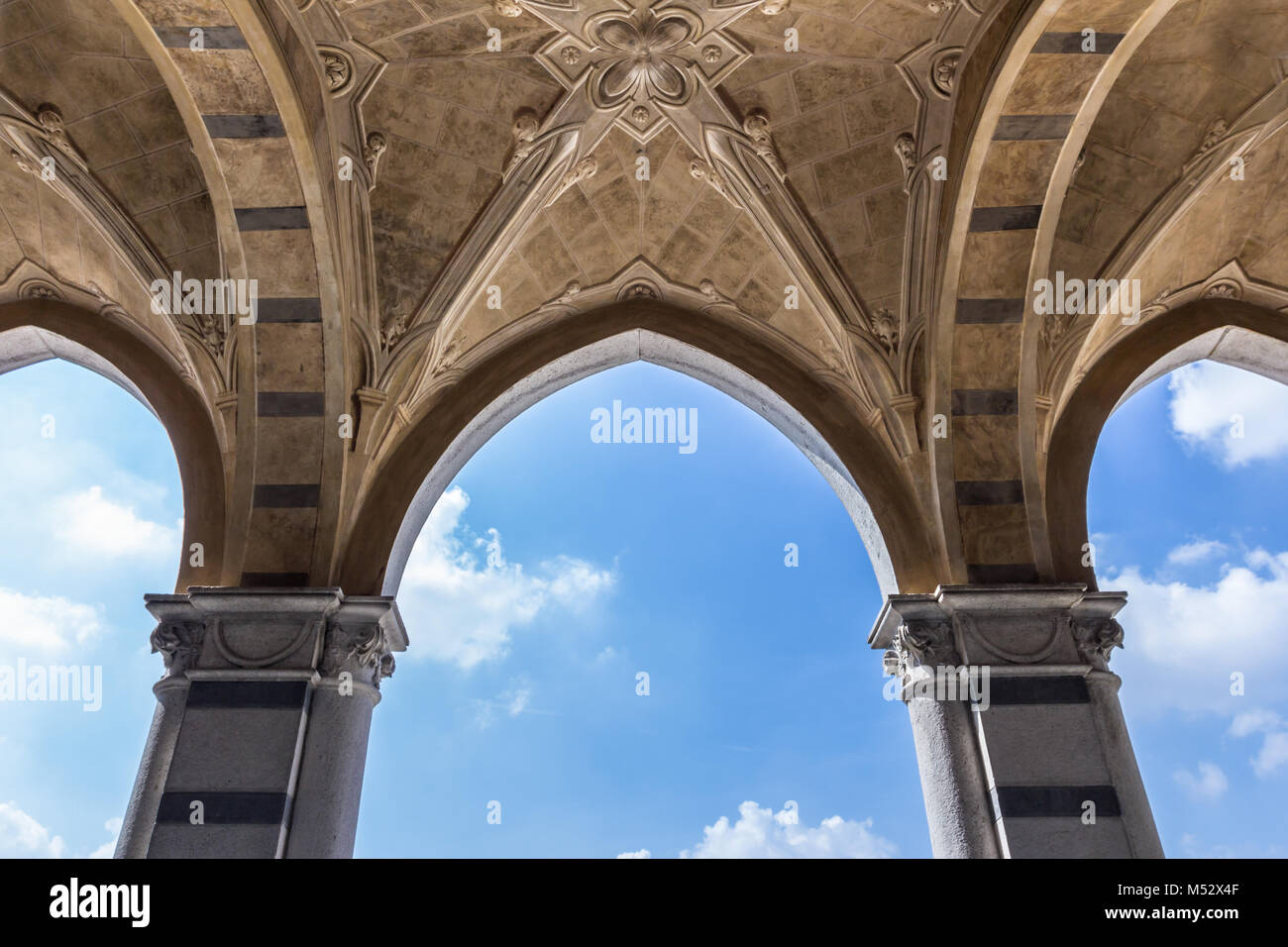 Old arches hi-res stock photography and images - Alamy