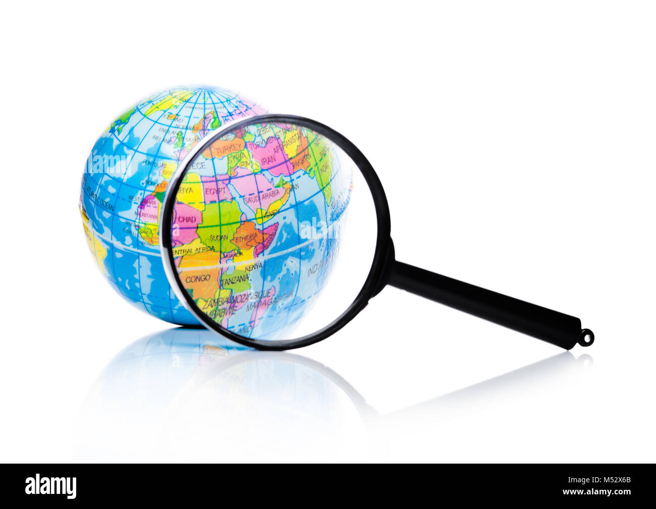 Magnifying glass map africa hi-res stock photography and images - Alamy