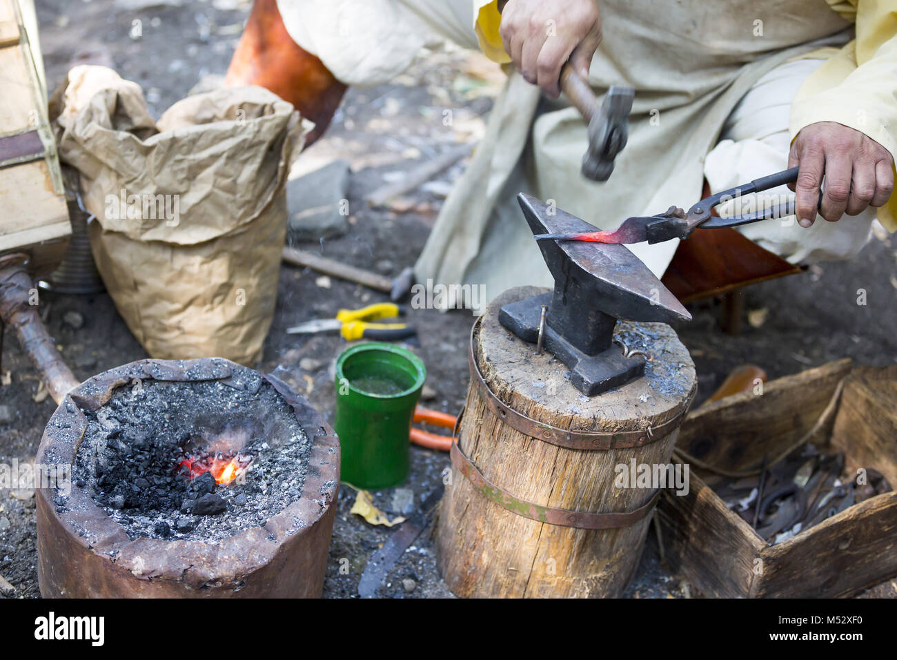 Medieval blacksmith shop hi-res stock photography and images - Alamy