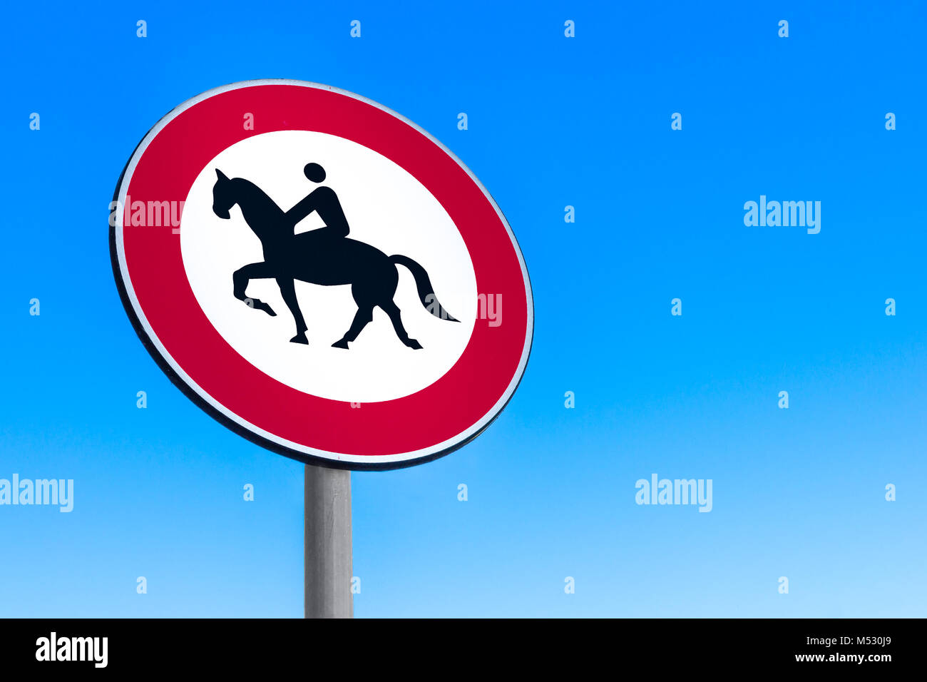 No passage traffic sign hi-res stock photography and images - Alamy