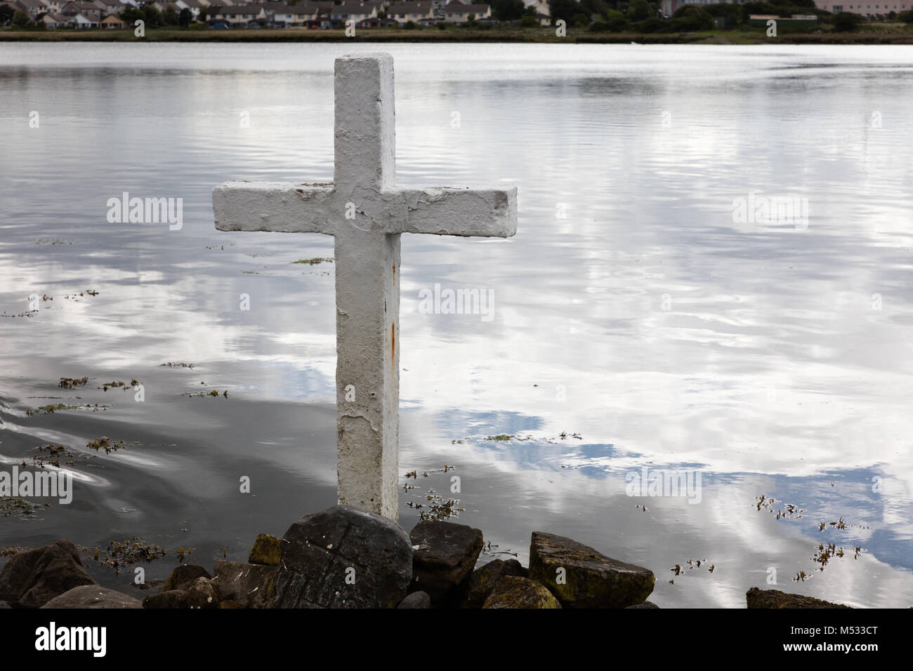 Cross on the lake Stock Photo - Alamy