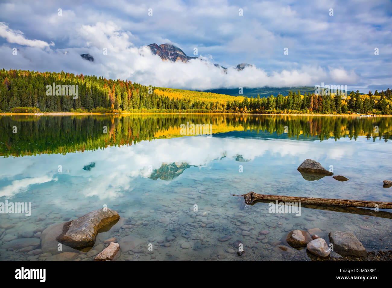 Patricia Lake amongst the forests Stock Photo - Alamy