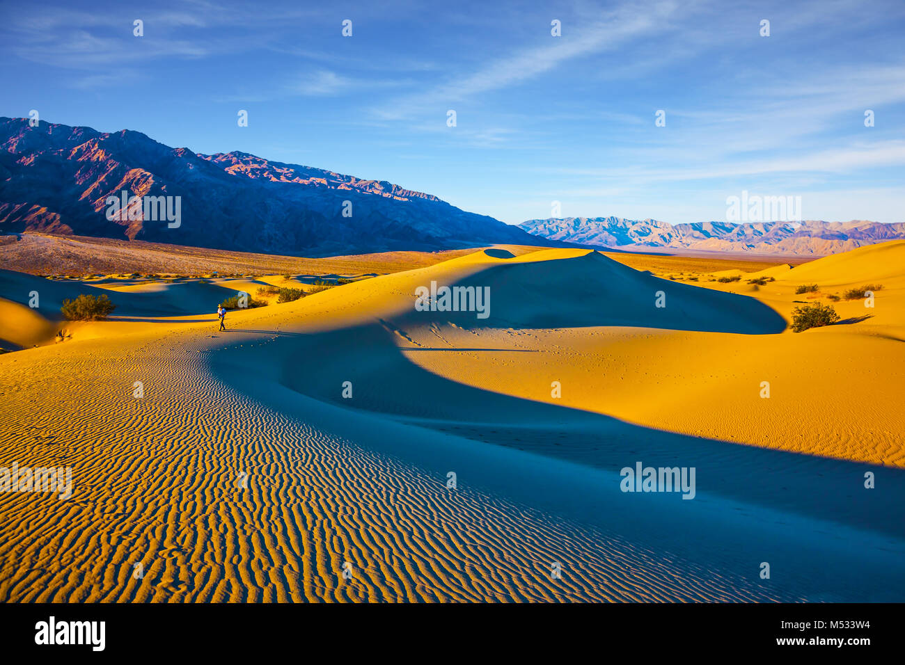 Woman photographing sand waves Stock Photo - Alamy