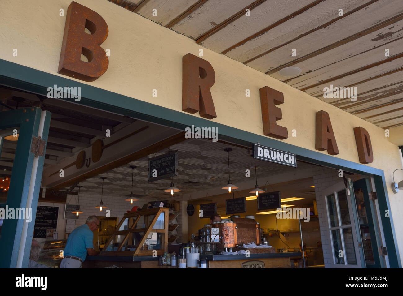 Artisan boulanger hi-res stock photography and images - Alamy