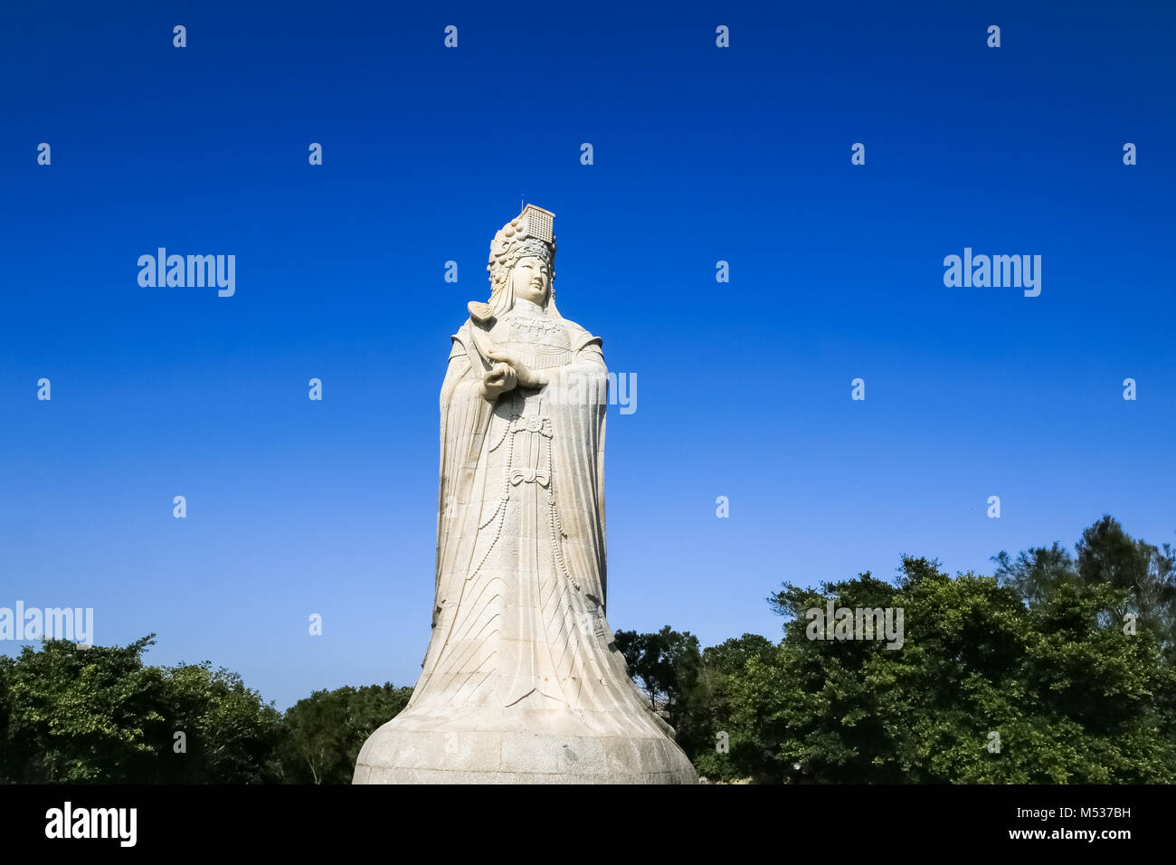 Chinese god statue hi-res stock photography and images - Alamy