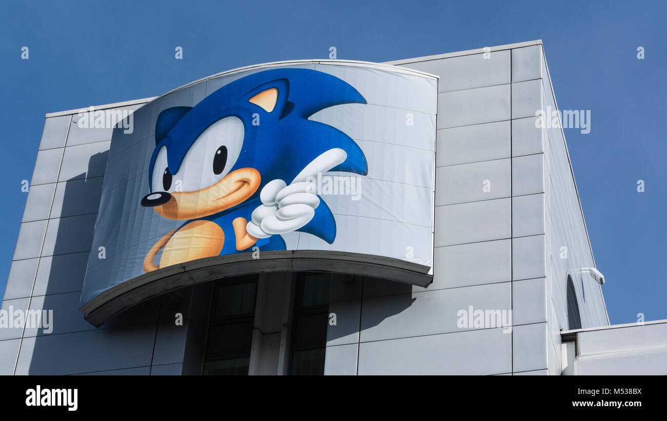Sonic the hedgehog hi-res stock photography and images - Alamy