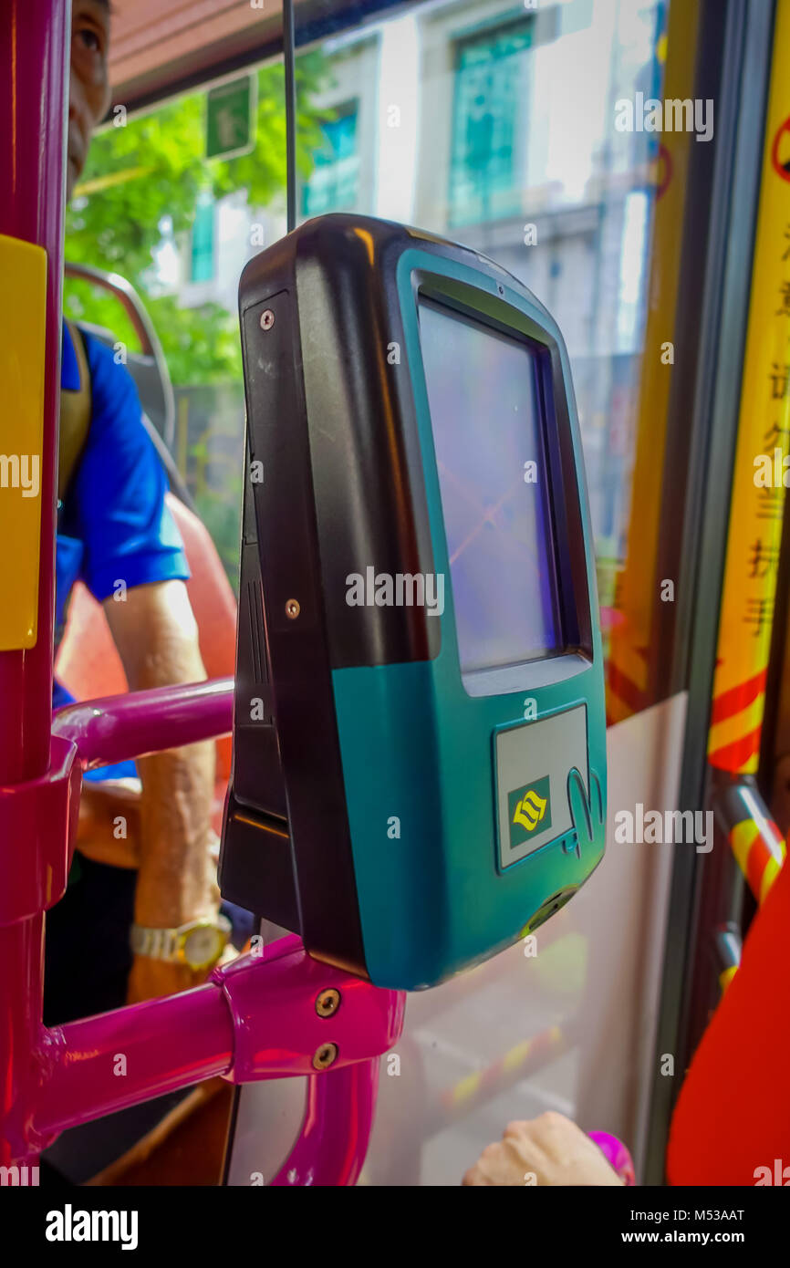 Mrt tap in machine hi-res stock photography and images - Alamy
