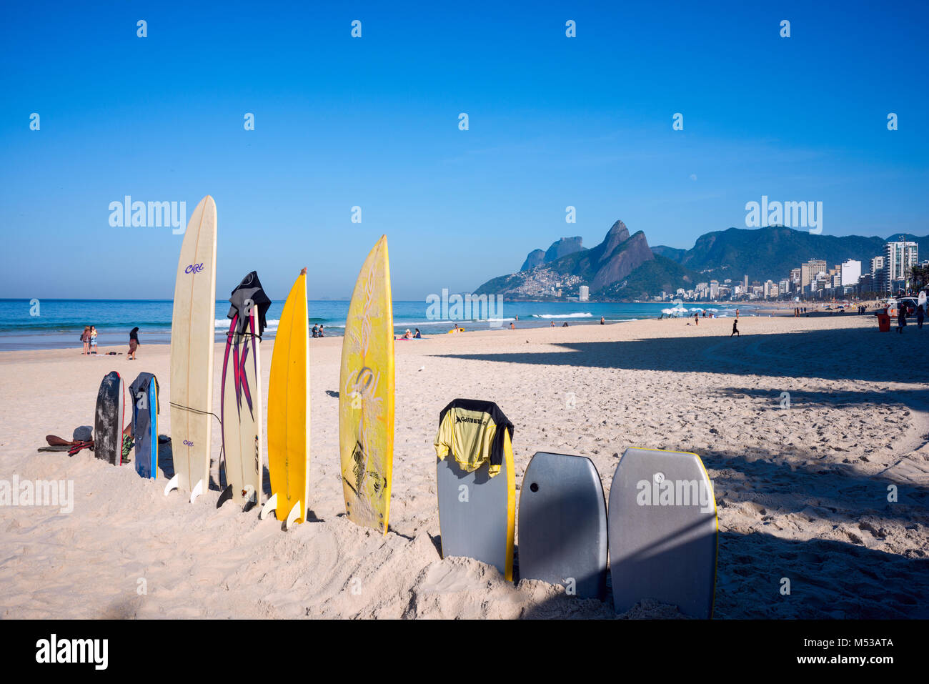 Upright surfboard standing on beach hi-res stock photography and images ...