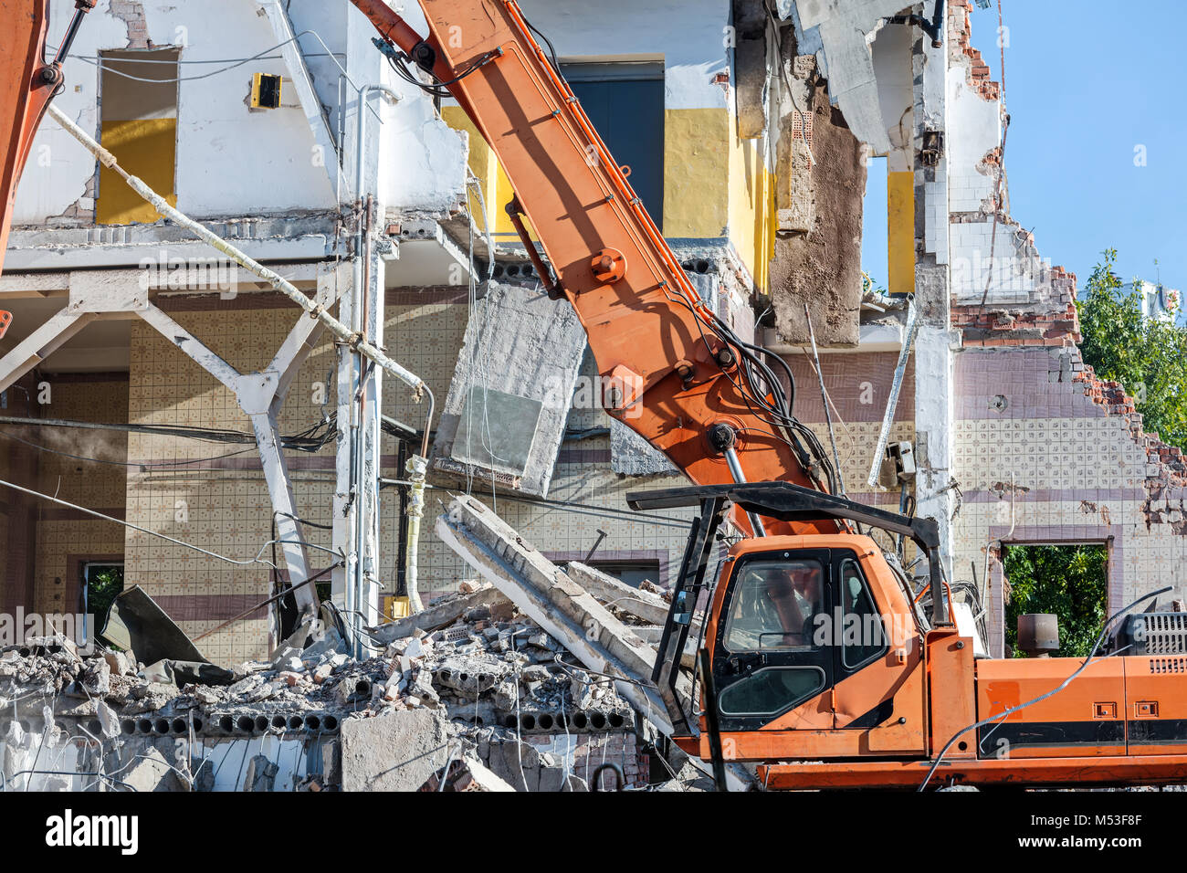 bulldozer with hydraulic jaws work at demolition site Stock Photo - Alamy