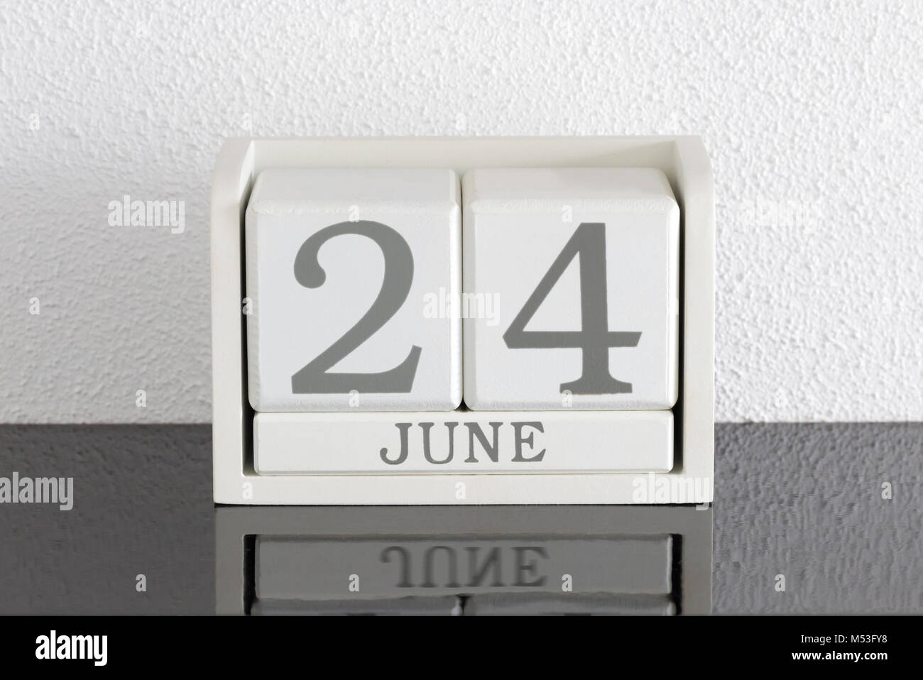 June 24 calendar hi-res stock photography and images - Alamy