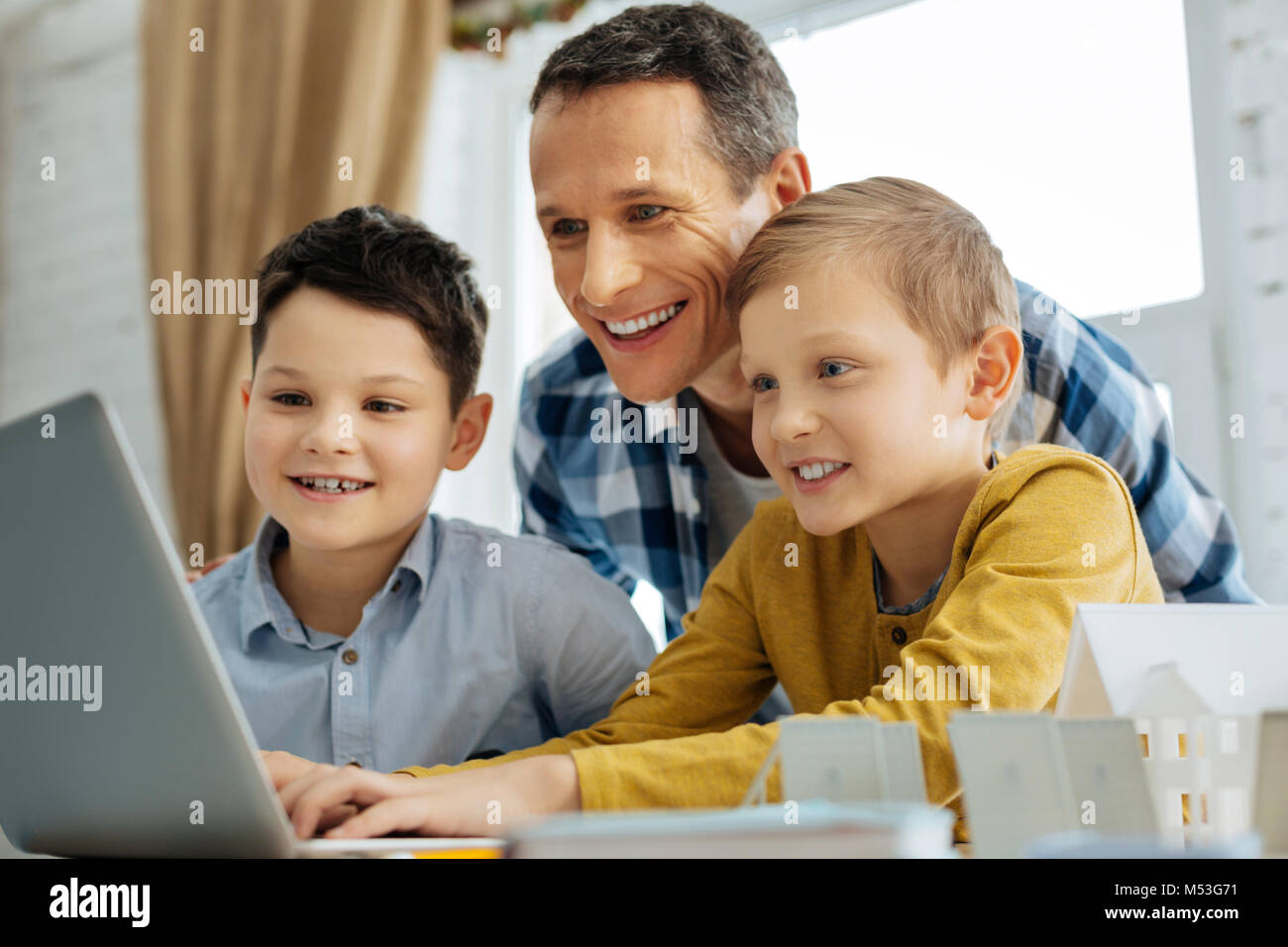 Happy father watching presentation of his sons project Stock Photo - Alamy