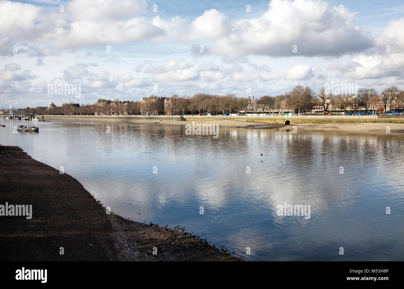 River thames embankment low tide hi-res stock photography and images ...