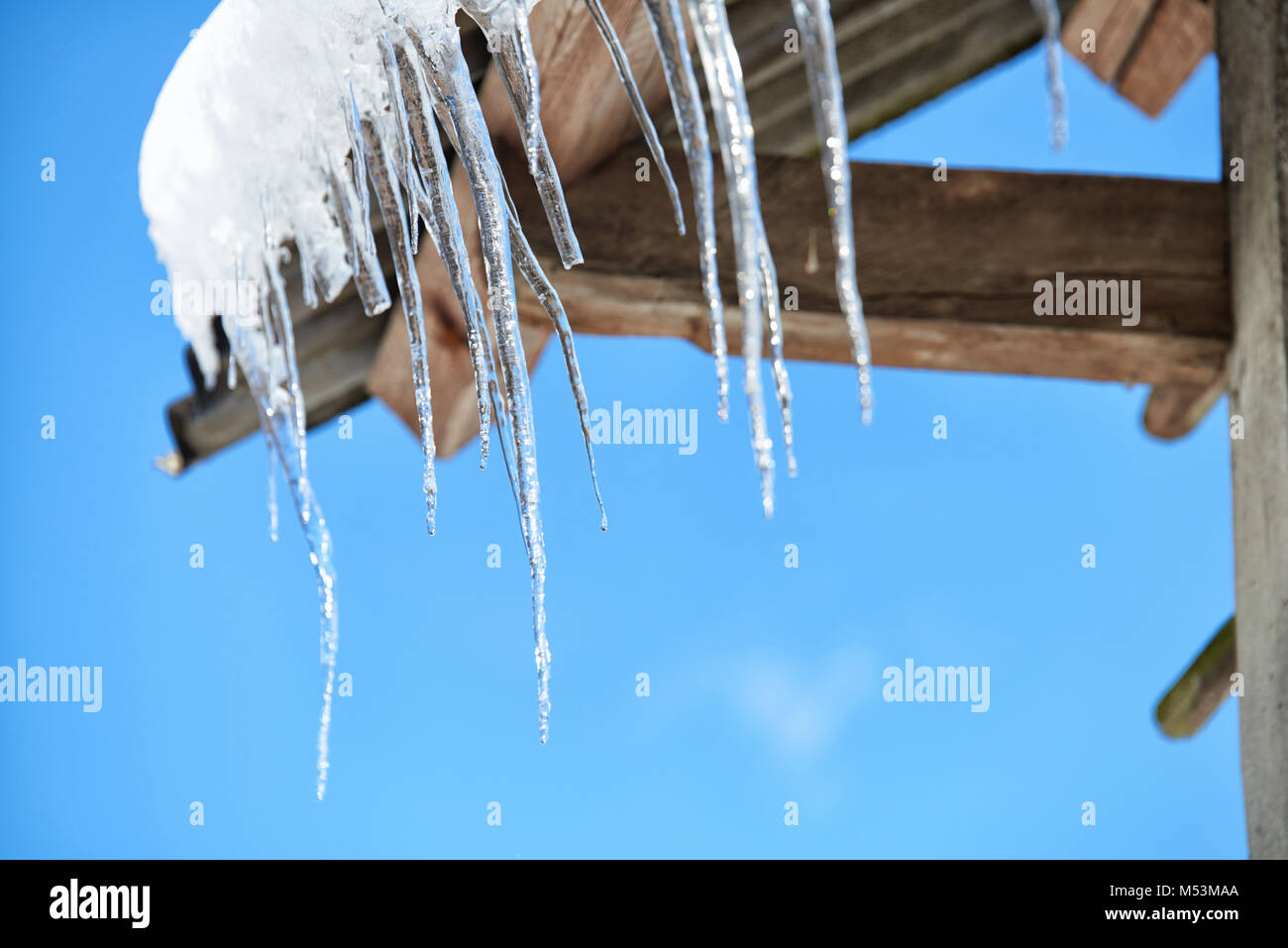 Overhanging roof hi-res stock photography and images - Alamy