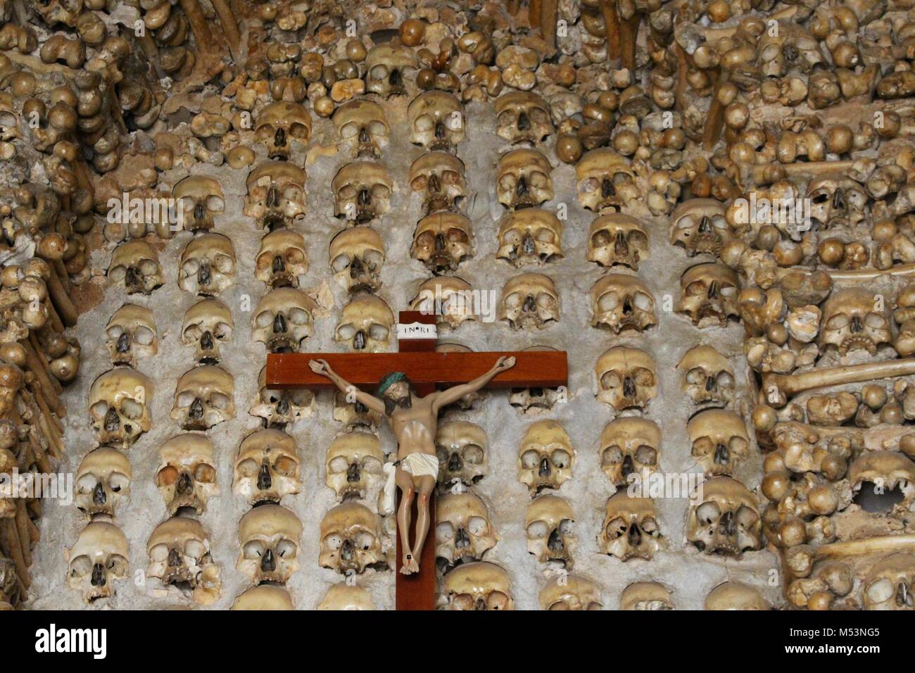 Stacked human skulls hi-res stock photography and images - Alamy