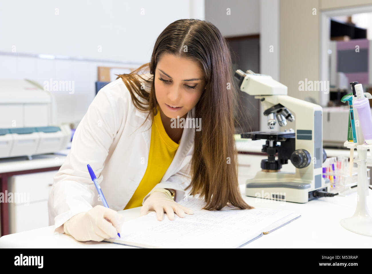 Scientist workspace hi-res stock photography and images - Alamy