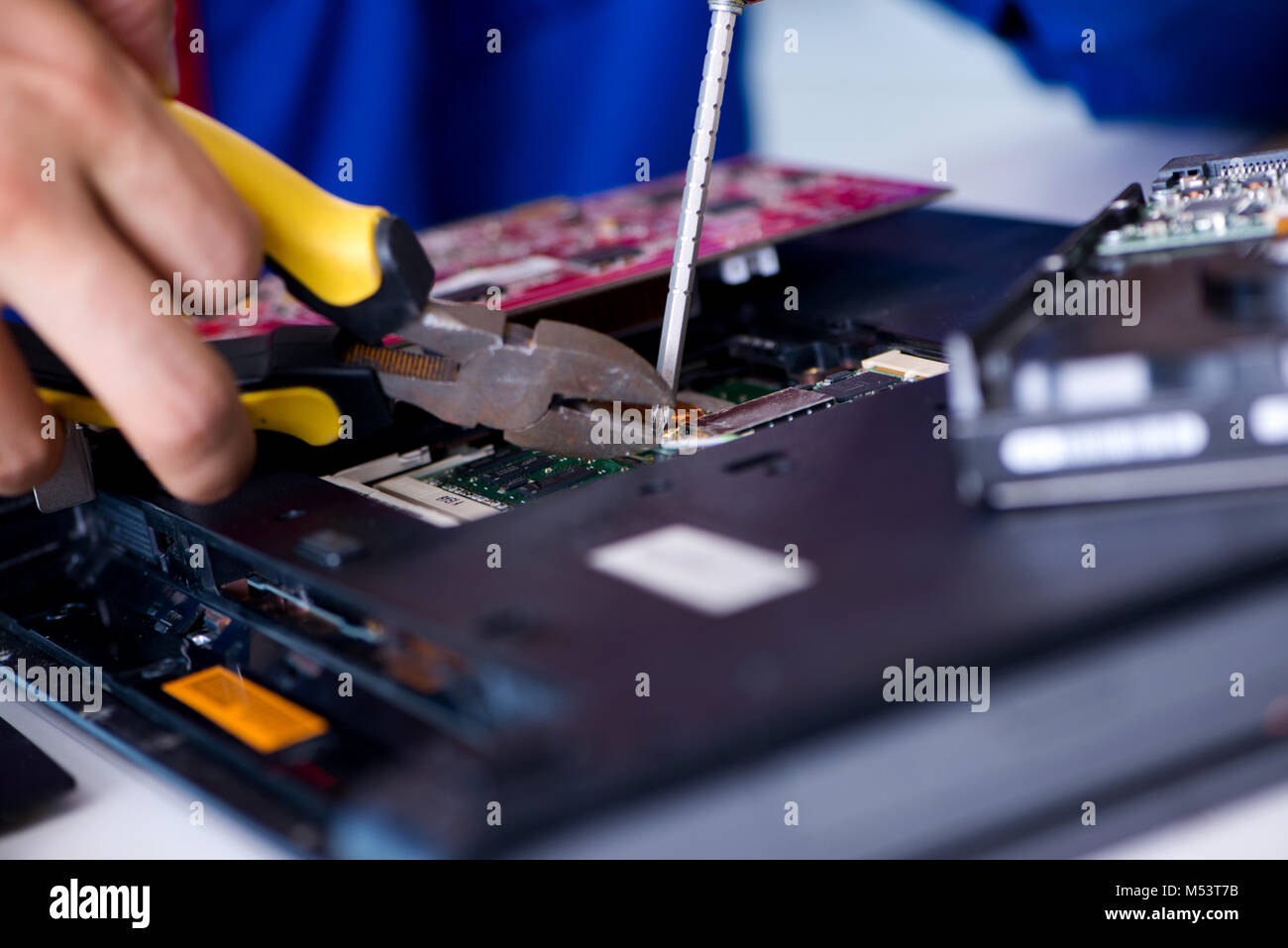 Repairman working in technical support fixing computer laptop tr Stock ...