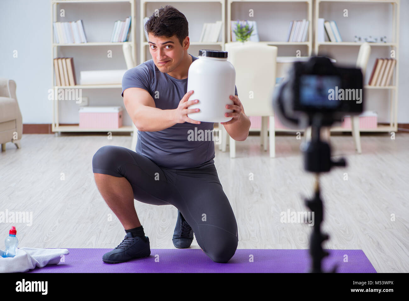 Filming in gym hi-res stock photography and images - Alamy