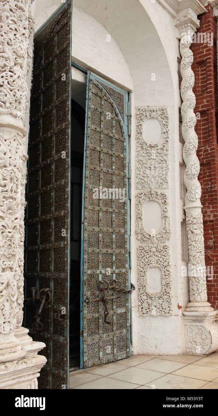 Steel gate hi-res stock photography and images - Alamy