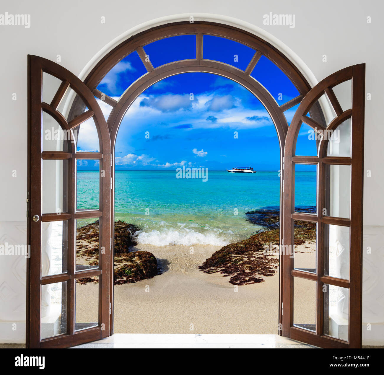 Exit to beach hi-res stock photography and images - Alamy