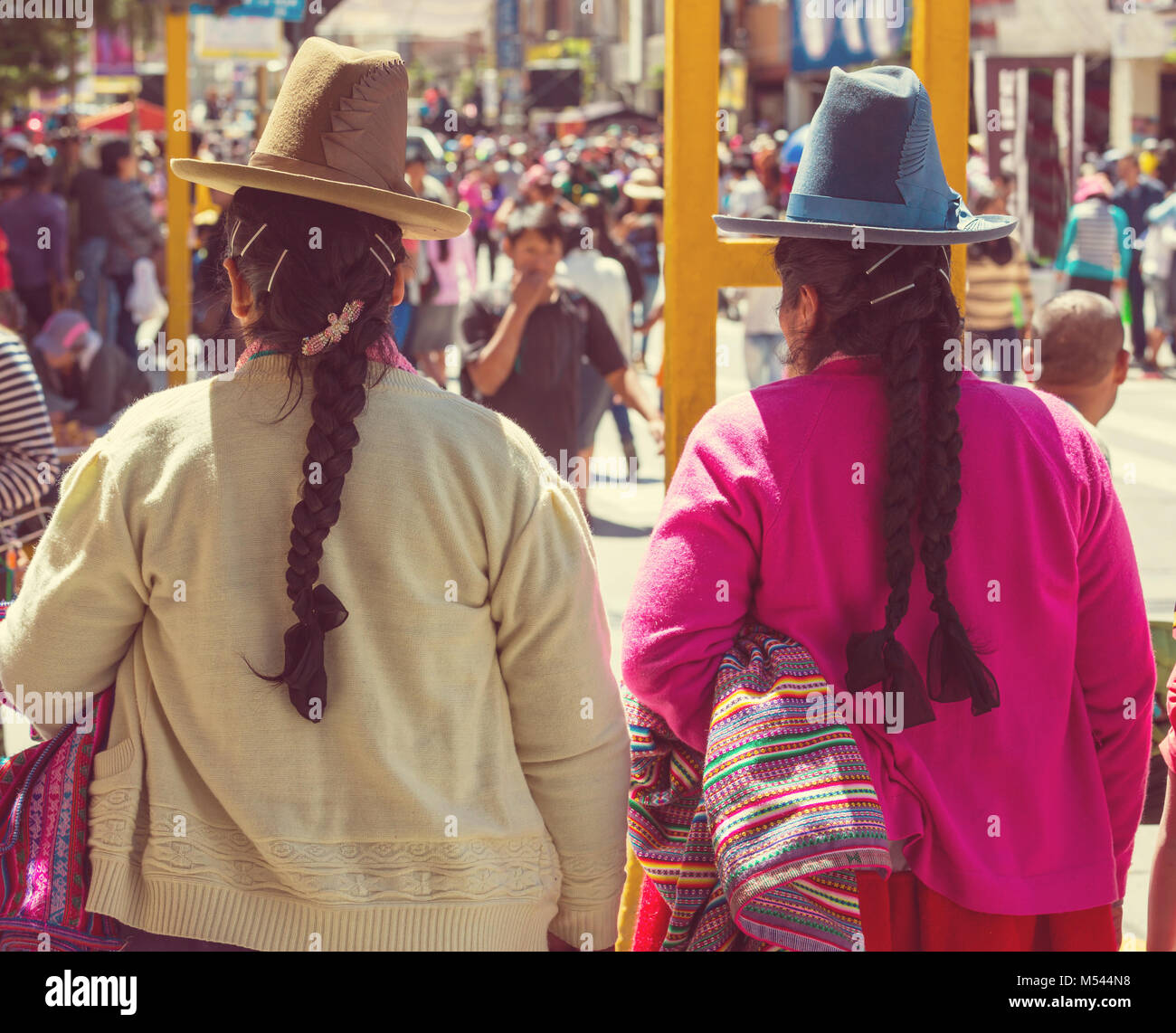 Peruvian people hi-res stock photography and images - Alamy