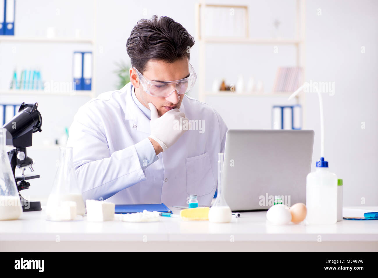 Student testing food in lab hi-res stock photography and images - Alamy