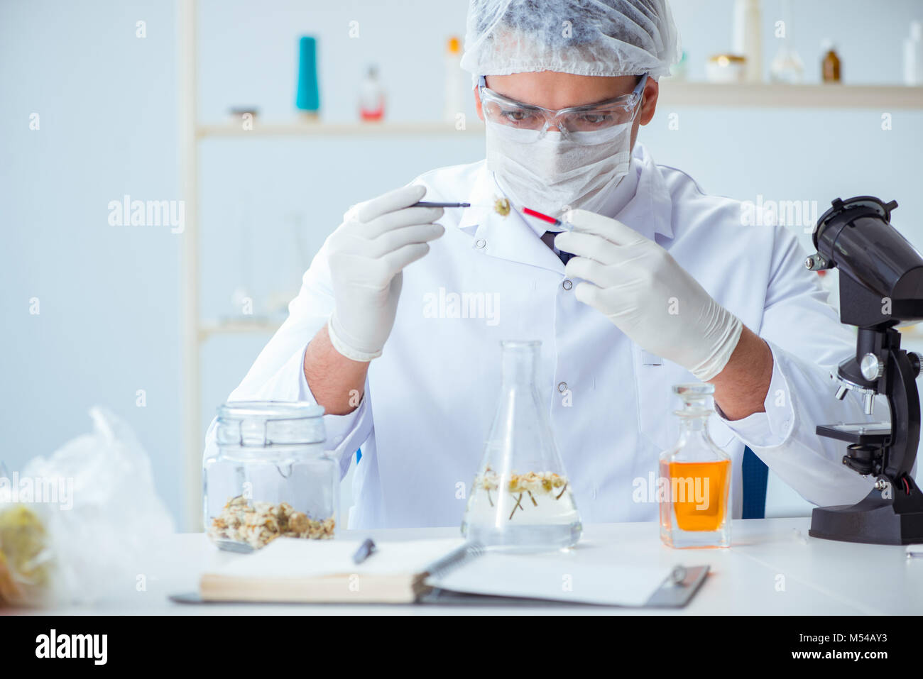 Chemist mixing perfumes in the lab Stock Photo - Alamy