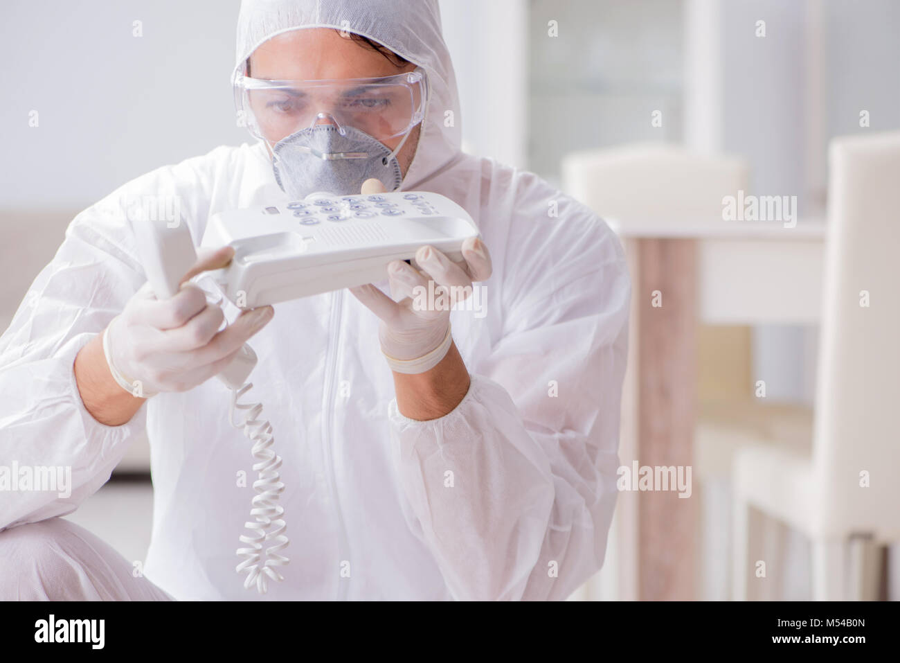 Forensic expert at crime scene doing investigation Stock Photo - Alamy