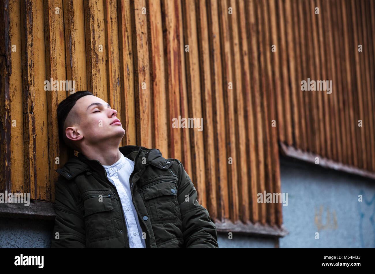 Homeless teen boy hi-res stock photography and images - Alamy