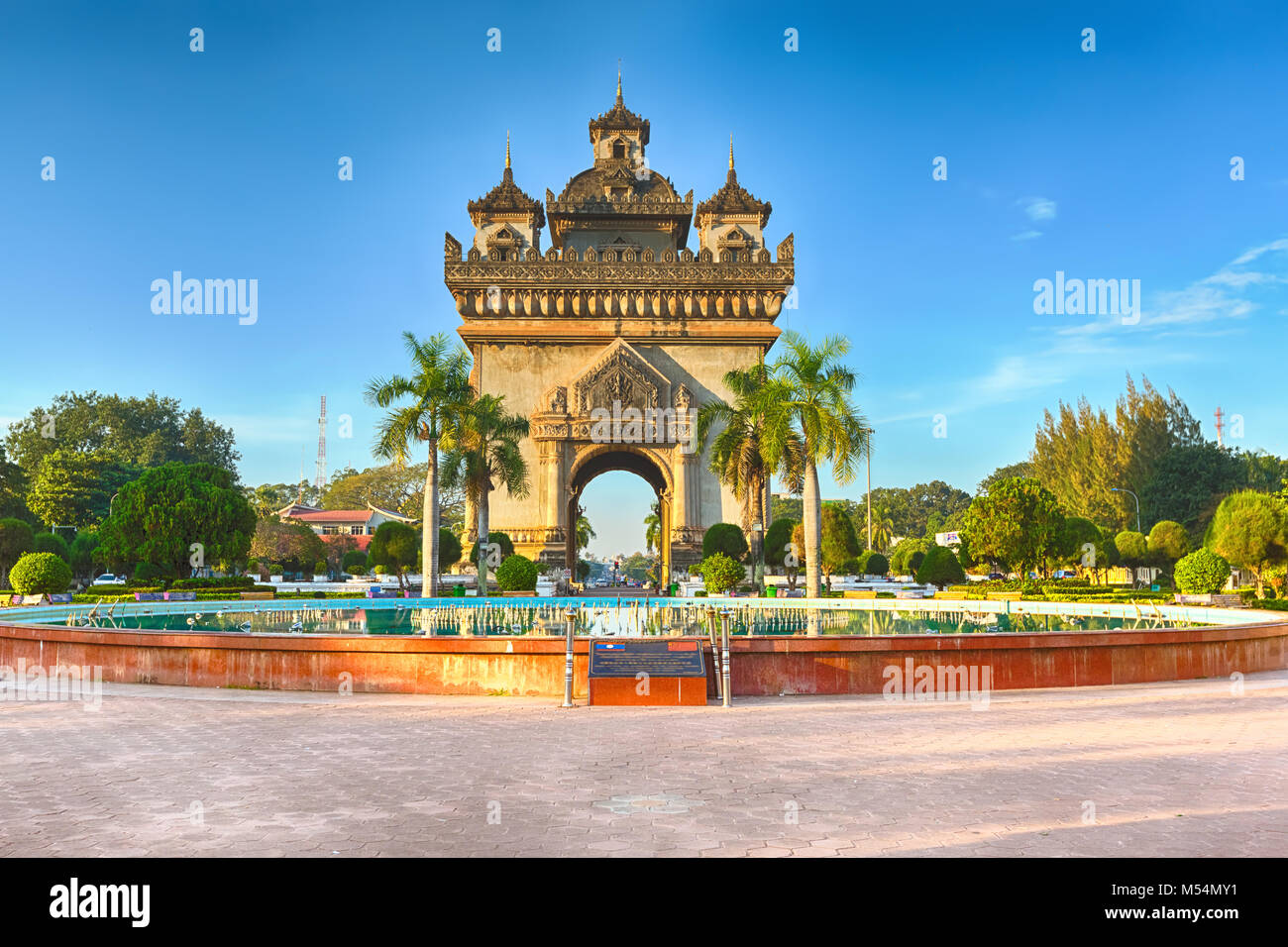 Patuxay monument hi-res stock photography and images - Alamy