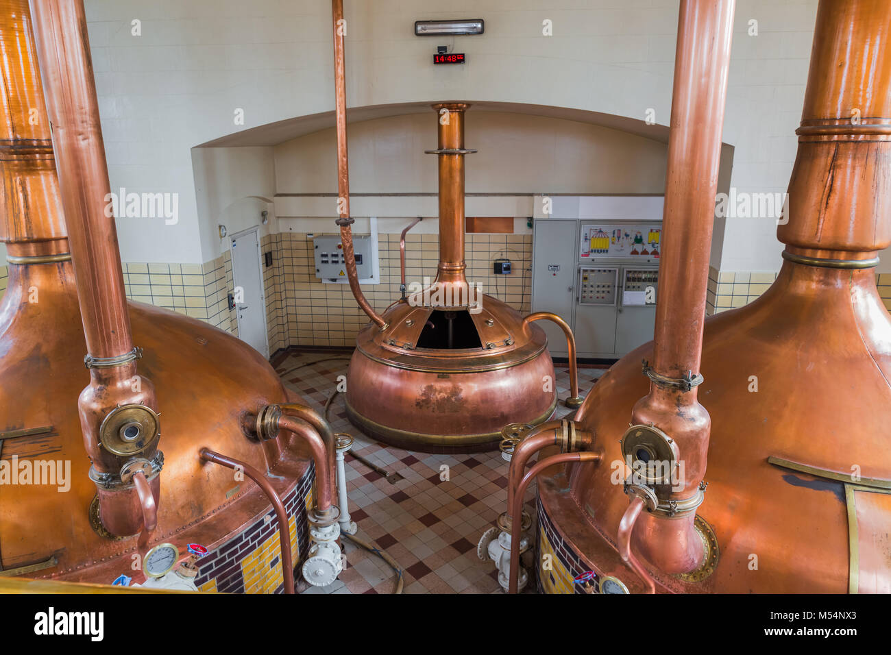 Copper kettle brewing hi-res stock photography and images - Alamy