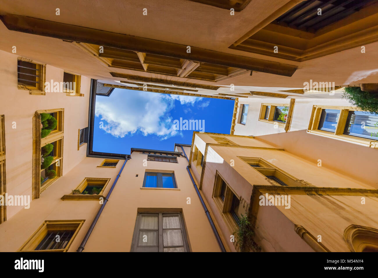 Lyon traboules hi-res stock photography and images - Alamy