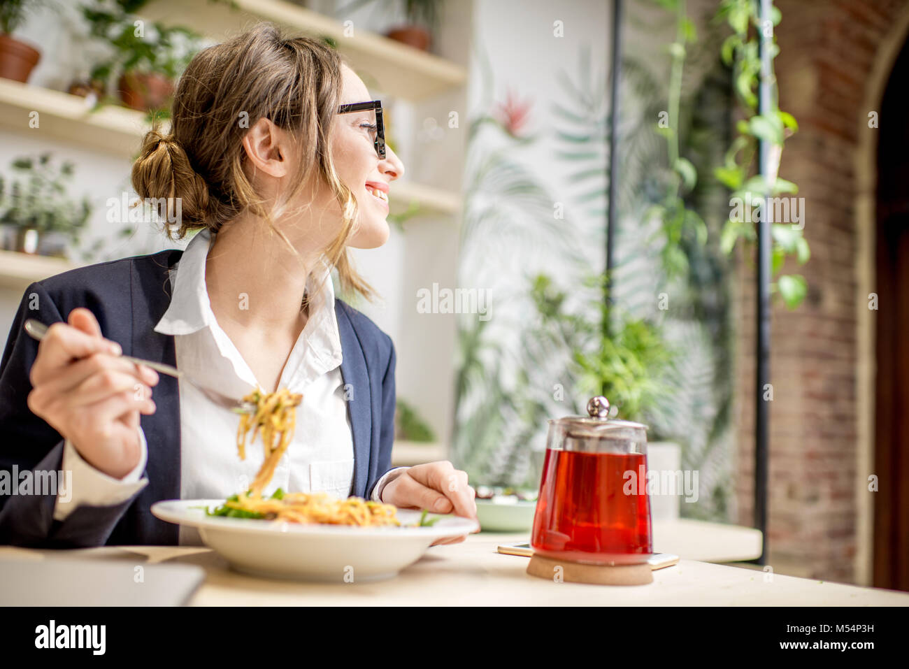 Young people eating pasta hi-res stock photography and images - Alamy