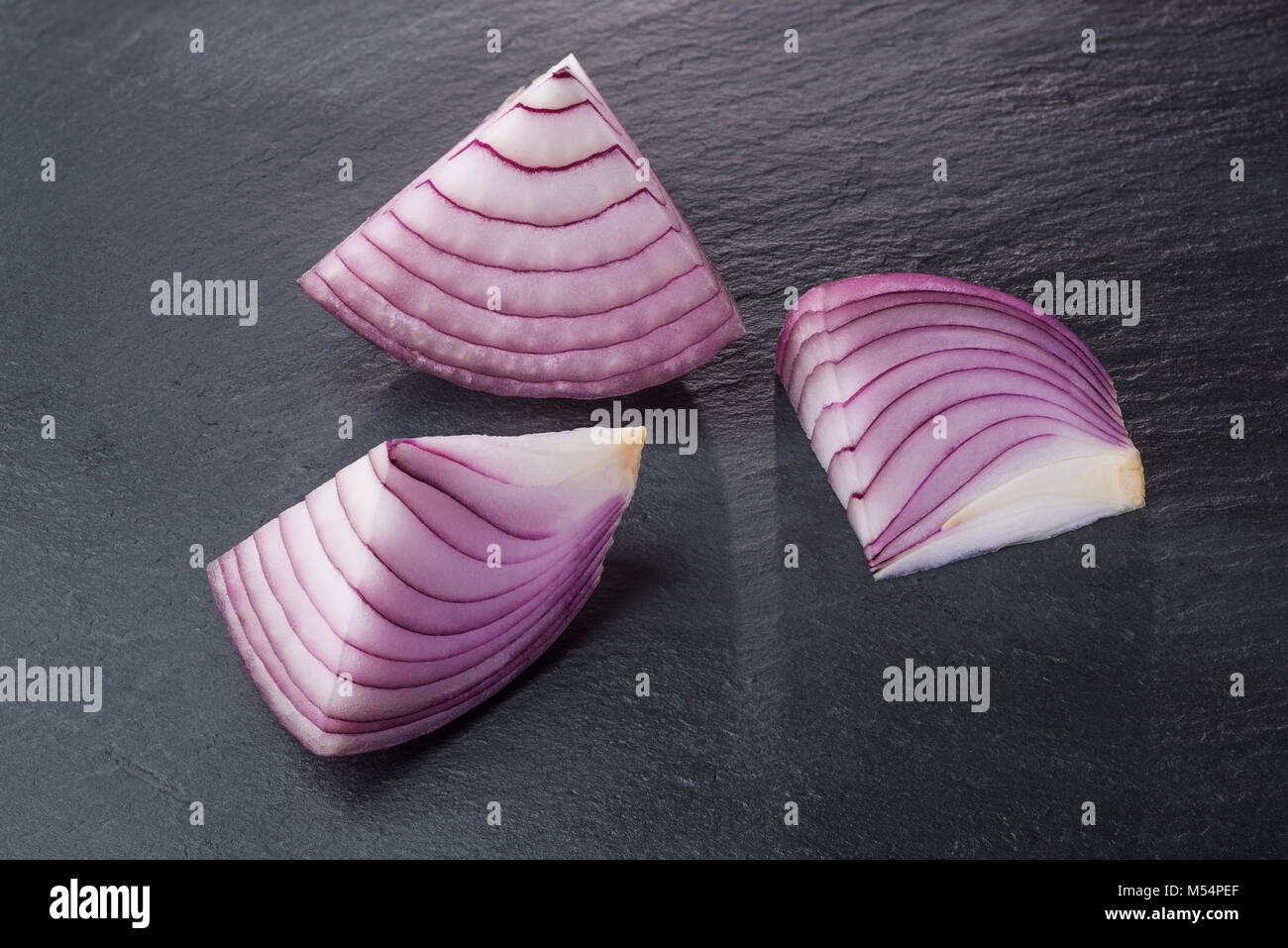 sliced red onions Stock Photo - Alamy