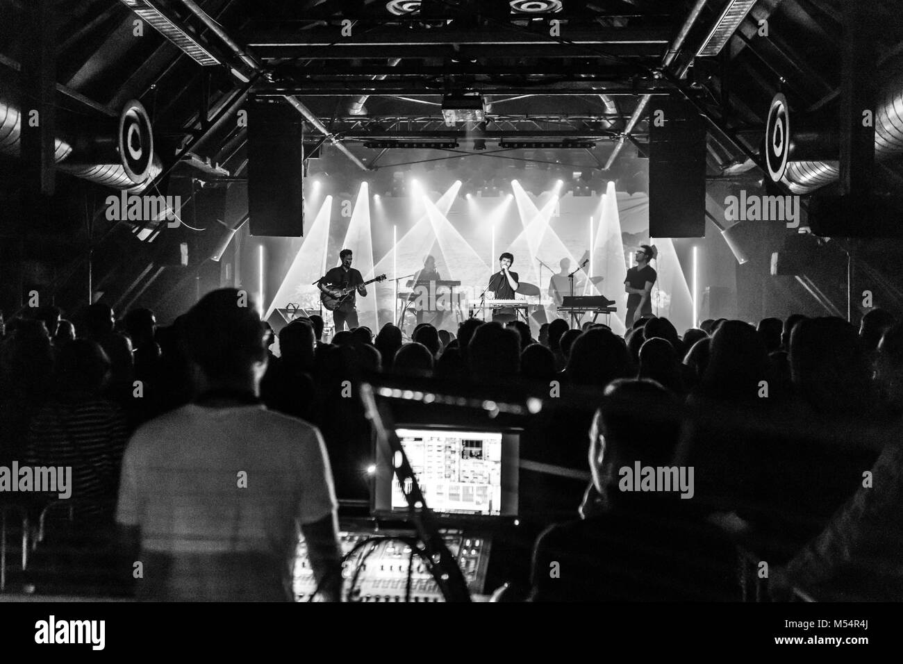 James hall singer Black and White Stock Photos & Images - Alamy