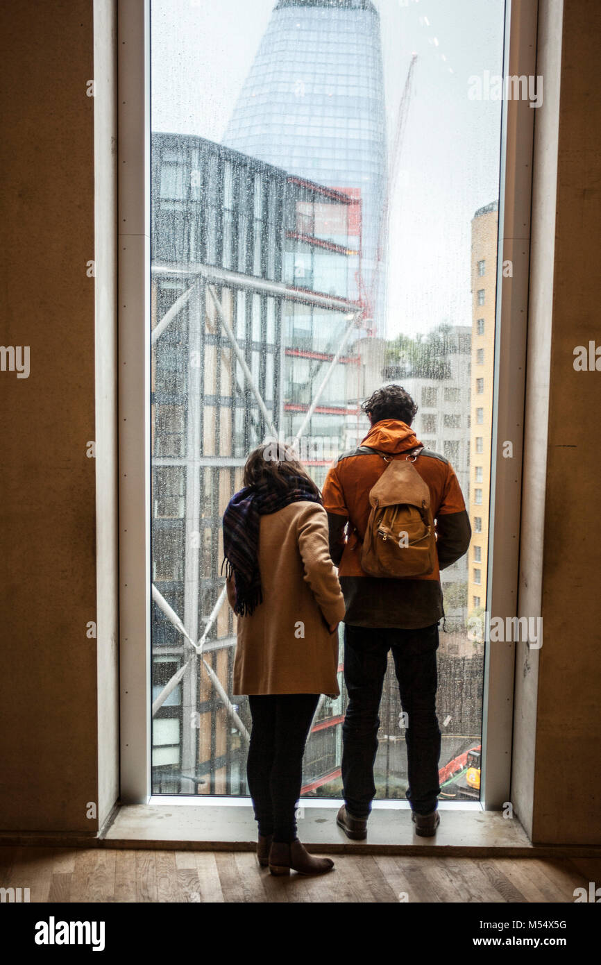 Grieving couple hi-res stock photography and images - Alamy
