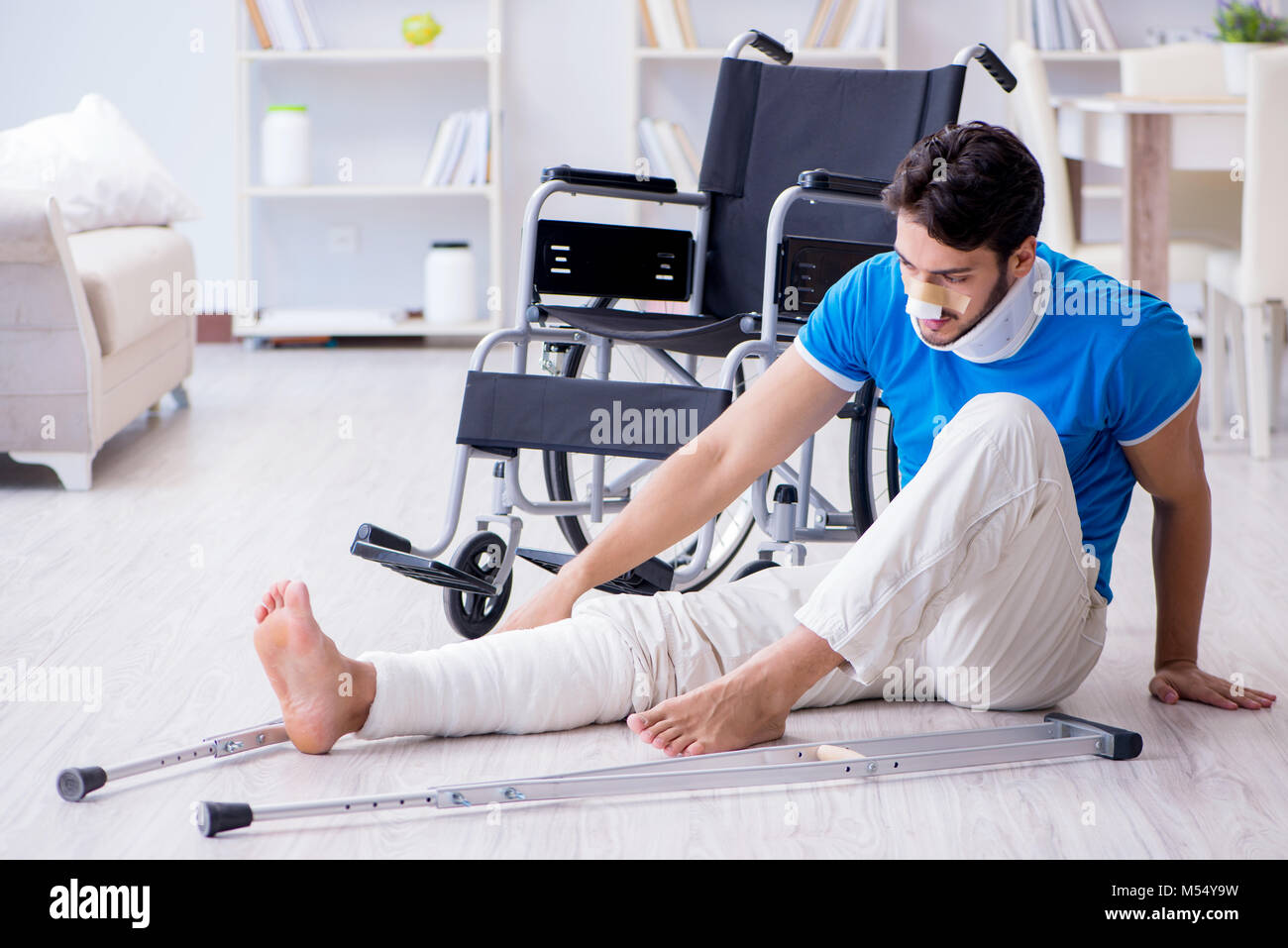 The injured young man recovering at home Stock Photo - Alamy