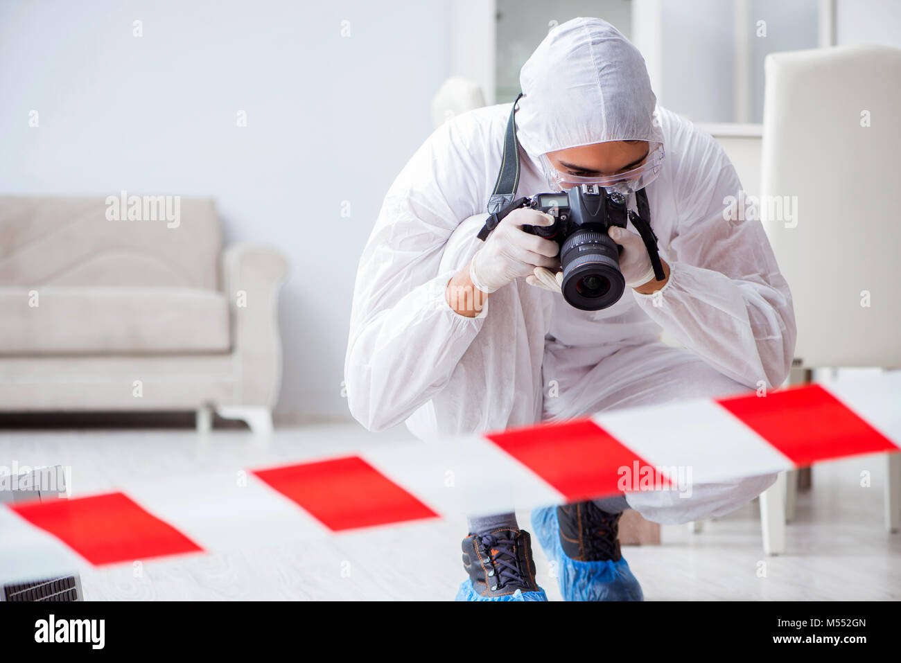 Forensic expert at crime scene doing investigation Stock Photo - Alamy