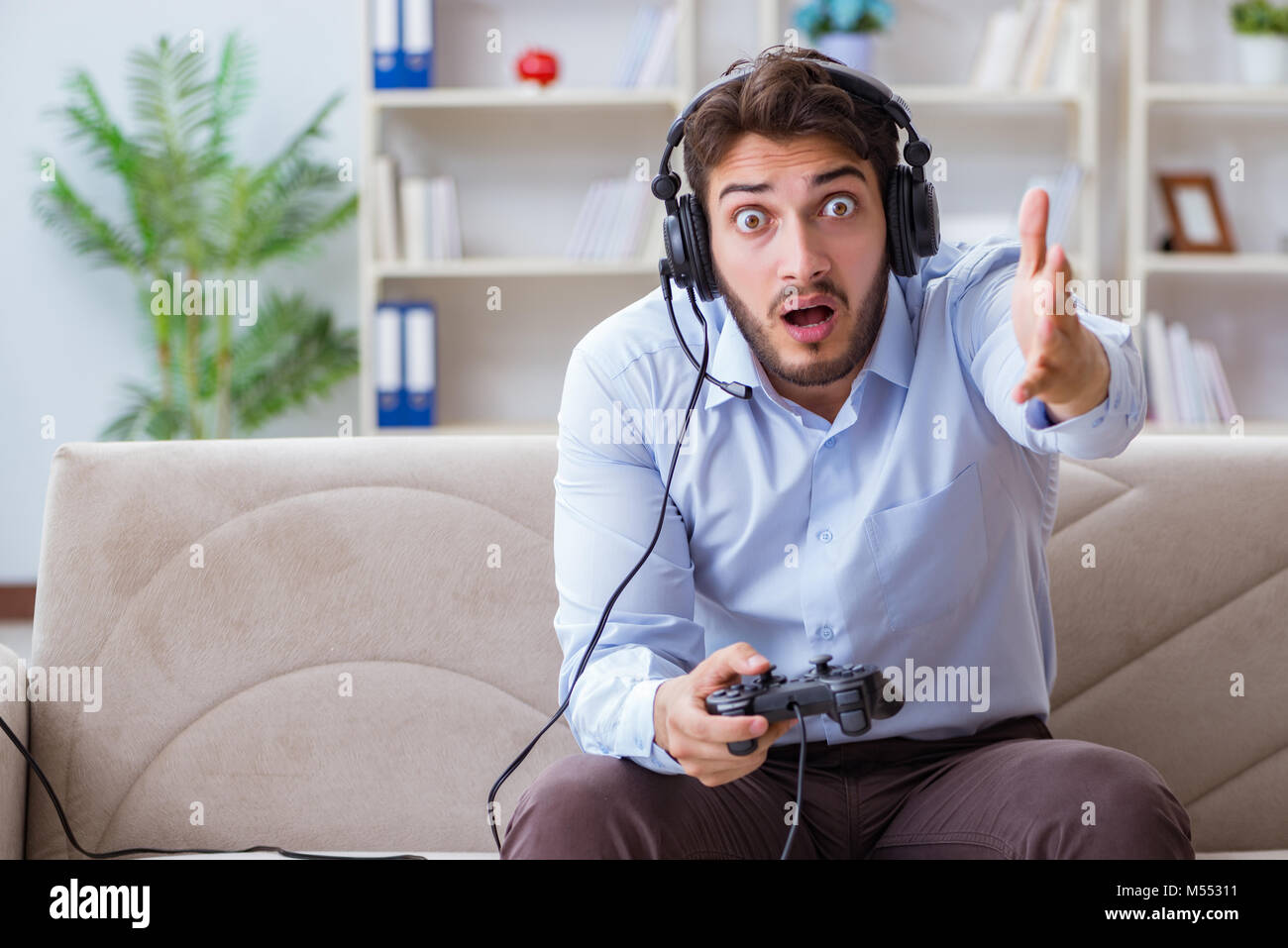 Hea gaming hi-res stock photography and images - Alamy