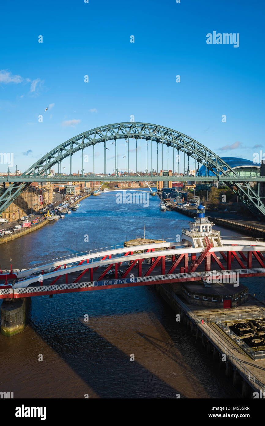 Newcastle upon Tyne, view of the the landmark Tyne Bridge and ...