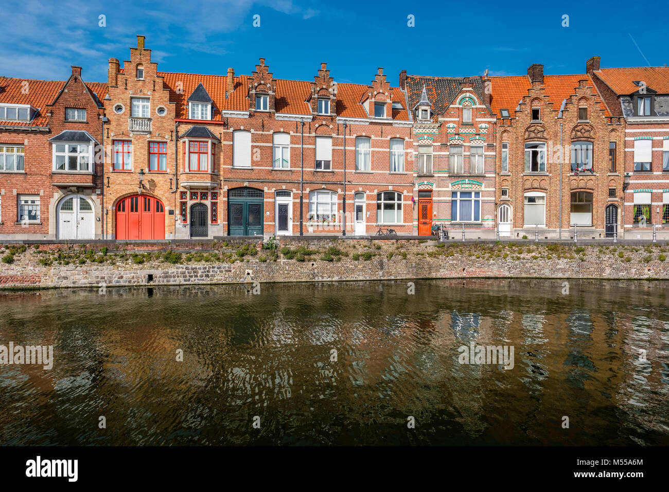 Bruges (Brugge) cityscape with water canal Stock Photo - Alamy