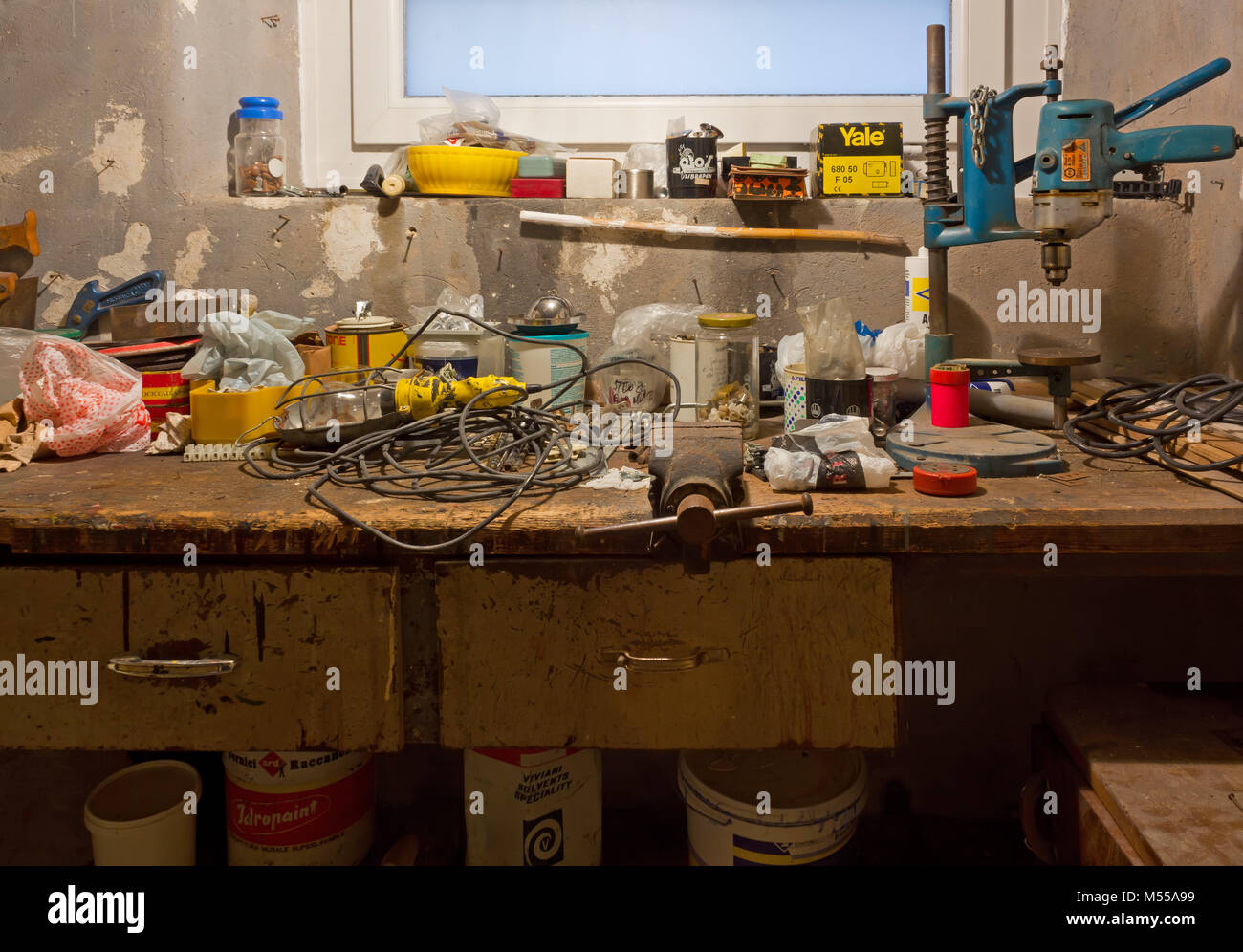 Messy garage hi-res stock photography and images - Alamy