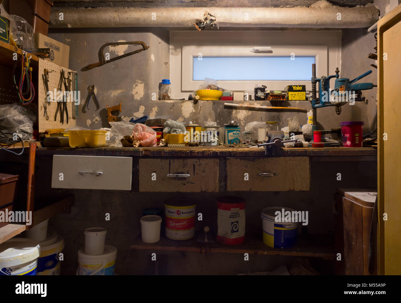 Messy garage hi-res stock photography and images - Alamy