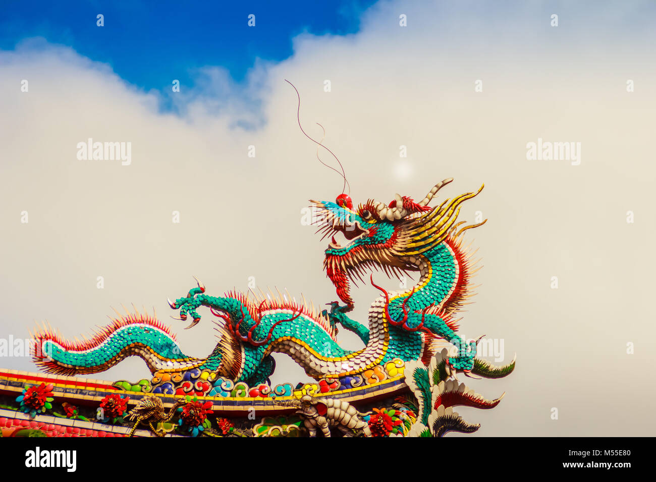 Beautiful Chinese dragon sculpture on the roof at Lungshan Temple of ...